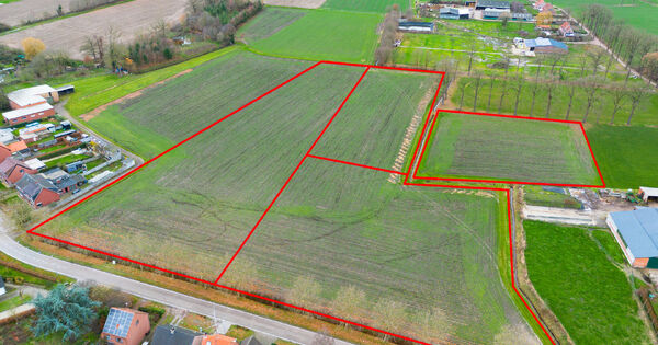 4 percelen landbouwgrond met een oppervlakte van 3,5 hectare
